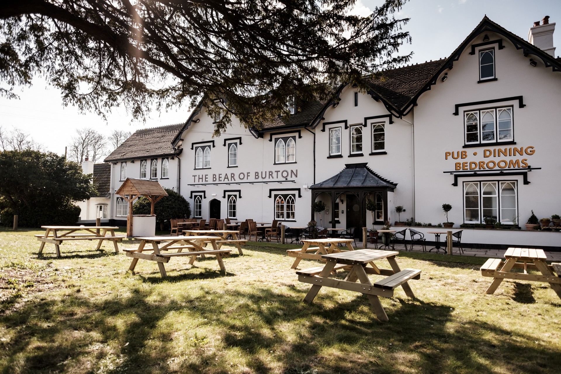 Hotel, Pub & Restaurant in Christchurch |The Bear of Burton